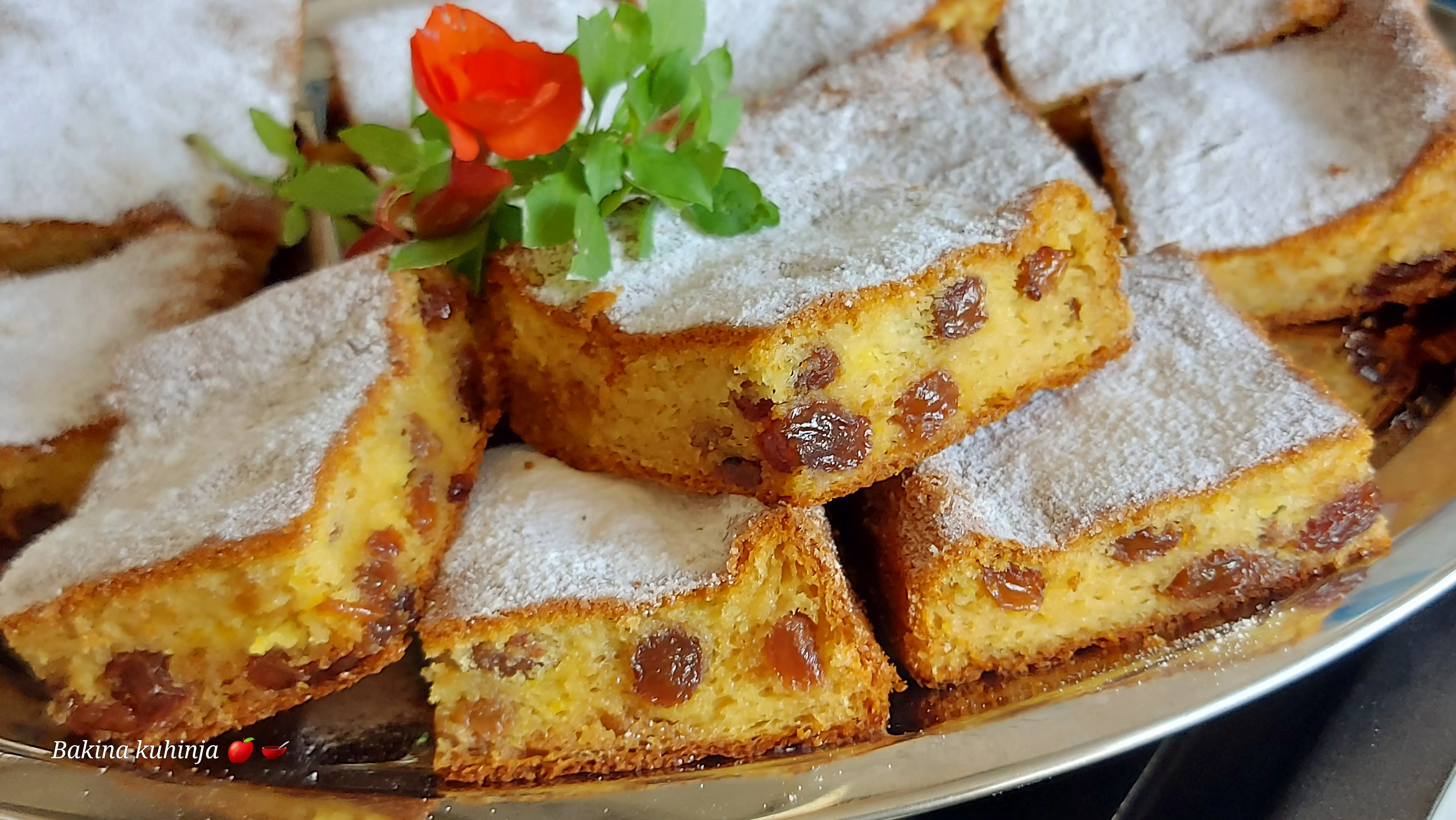 Kolač sa suvim grožđem iz bakine kuhinje: Savršen za posle ručka